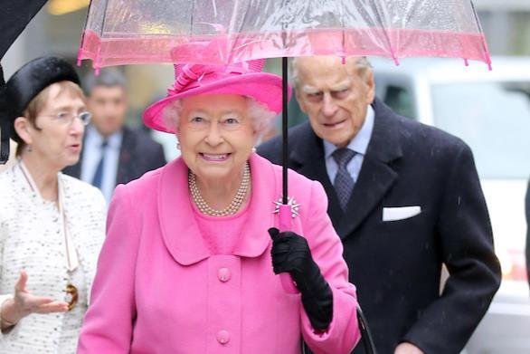 The Queen’s style was iconic, but there’s a heart-warming reason she ...